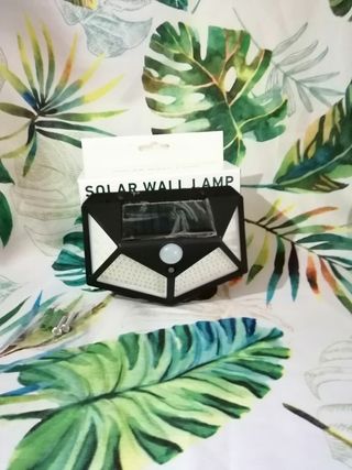 Mini faro solare con montaggio a muro