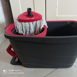 Secchio a pedale +mocio