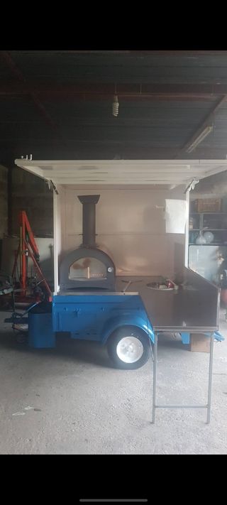 Carretto con forno e banco d'acciaio 