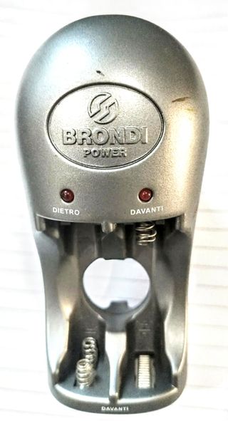 Caricabatterie Stilo Brondi 8 Slot.
Caricabatterie