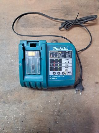 Caricabatterie Makita DC18RA 