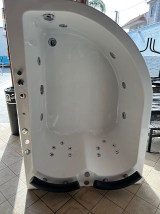 Vasca Idromassaggio e led angolare bianca 