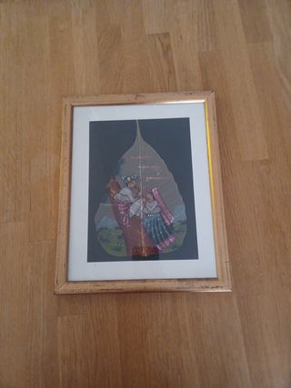 cornice , quadri con foglie dipinte