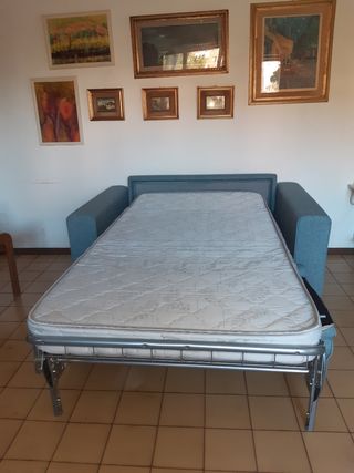 divano letto vendo urgentemente 