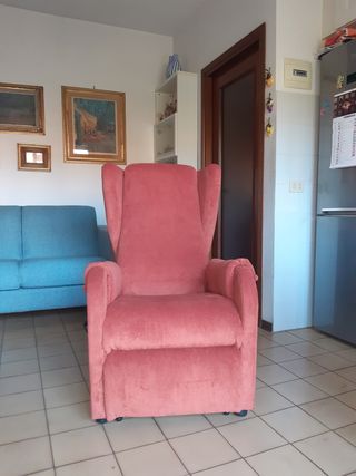 vendo urgentemente poltrona elettrica alzapersone