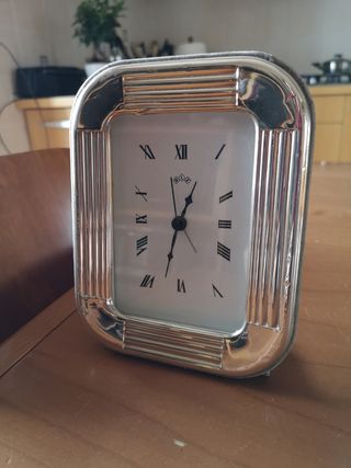 Orologio da tavolo cornice in argento. 