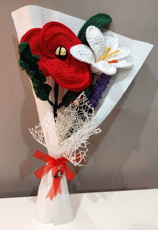 Mazzo di fiori ad uncinetto 