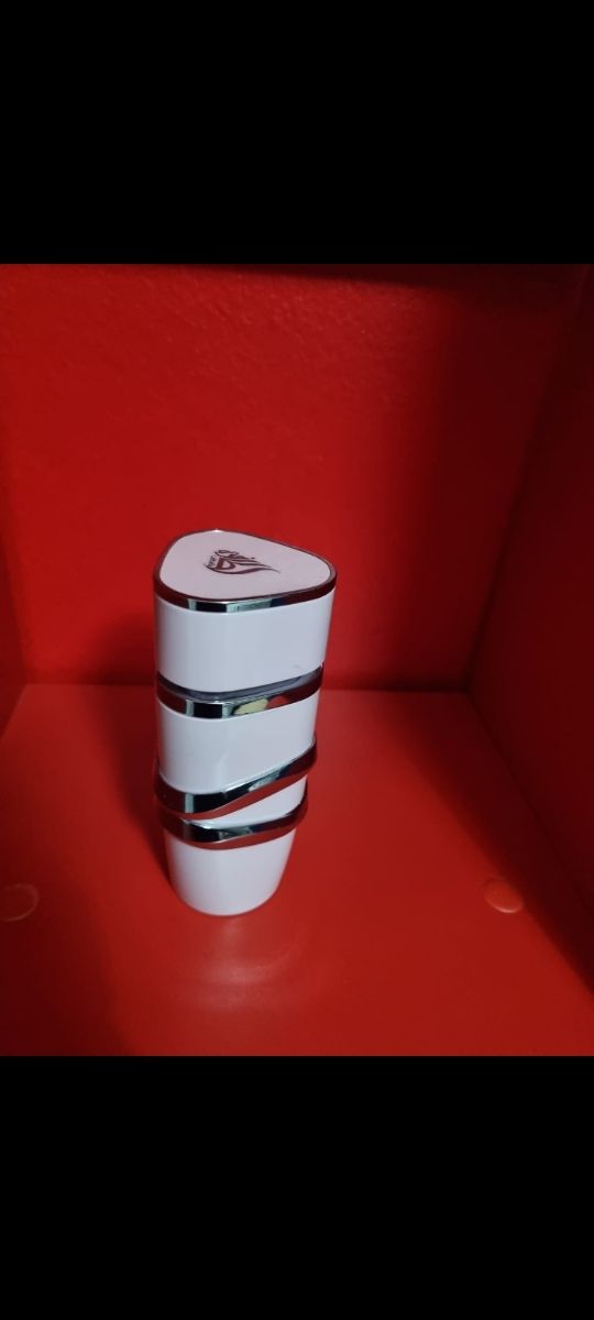 Perfume Yara de segunda mano por 28 EUR en La Papiola en WALLAPOP