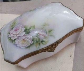Scatola in porcellana di Limoges dipinta a mano 