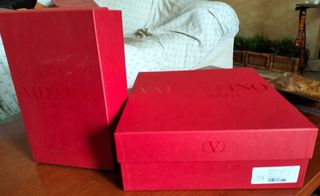 coppia di scatole rosse