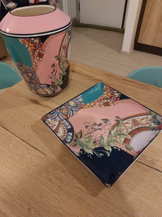 vassoio e vaso Emò linea gioiello in porcellana 