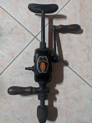 Trapano a mano