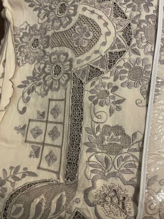 Tovaglia Fiorentina 12 posti ricamata a mano