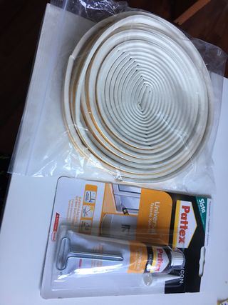 Silicone e nastro sigillante