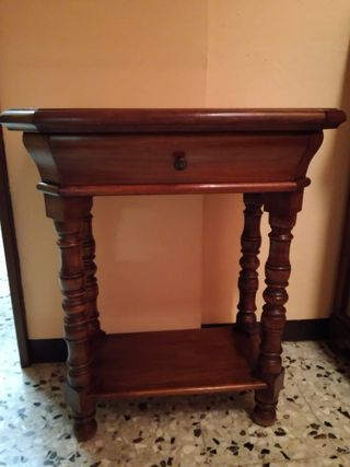 Tavolino porta lampade in noce americano massiccio