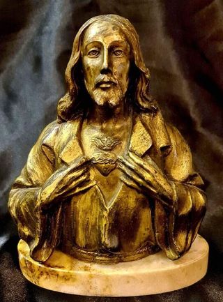 Arte sacra. Busto di Cristo su marmo. Sacro cuore