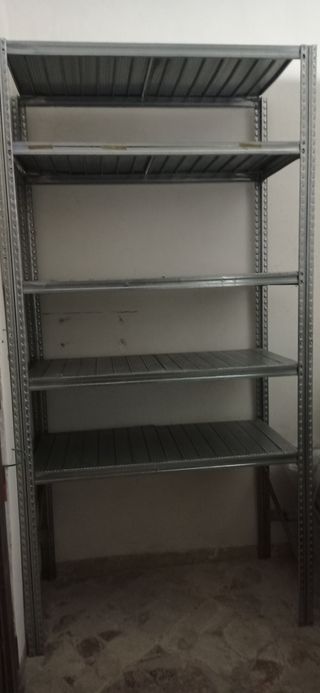 SCAFFALI DI TIPO INDUSTRIALE MONT./SMONT. RAPIDO 