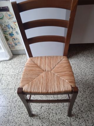 Quattro sedie semplici per cucina 