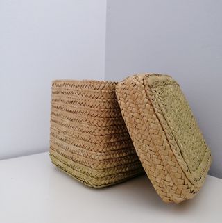 piccolo contenitore verde in vimini