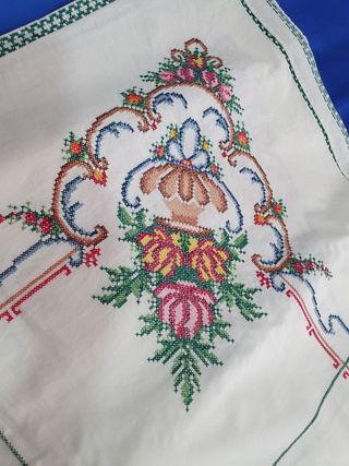 Tovaglia ricamata a mano 