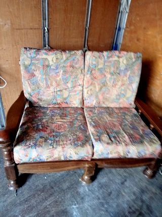 vendesi divano in legno