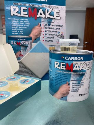 Pittura smalto per tutti i tipi di supporti