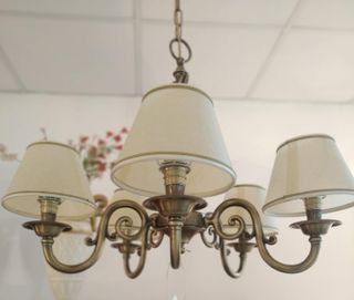 LAMPADARIO IN OTTONE 5 LUCI CON PARALUMI PERGAMENA