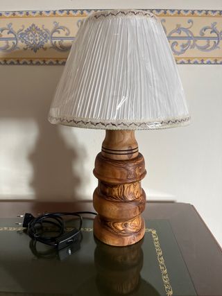 Lampada in legno di ulivo