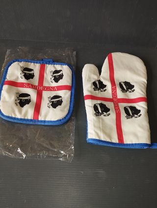 Presina + Guanto da forno
Motivo  4 Mori Sardegna