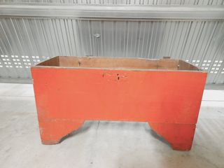 Baule rosso vintage senza coperchio 