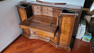 Cassettiera con scrivania e cassettini interni