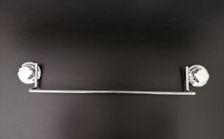 Porta asciugamani con fissaggio a ventosa.