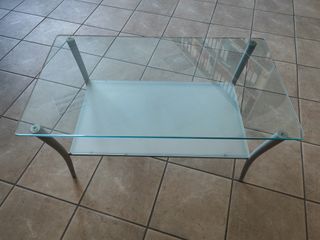 Tavolino in vetro e struttura in metallo