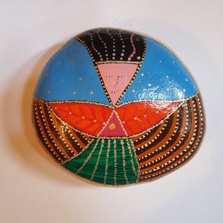 Ciottolo di mare decorato a mano cm.10x9.5