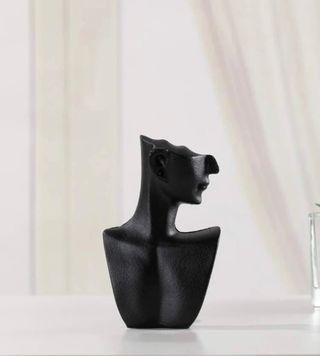 Decorazione artistica della statua