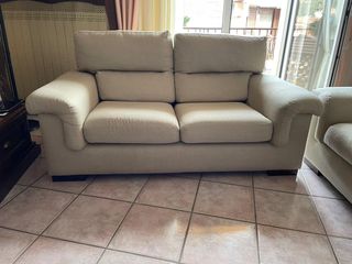 Vendo divani tre posti e due posti poltrone e sofà