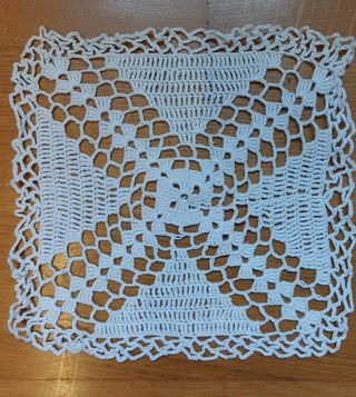 Uncinetto tovaglietta quadrata a triangoli 18x18cm