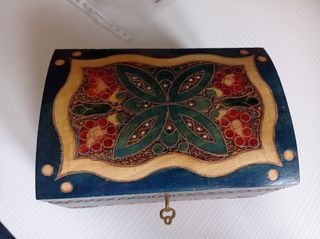 scatola in legno Portagioie vintage con chiave