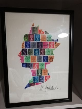 Quadro regina Elisabetta su francobolli inglesi 