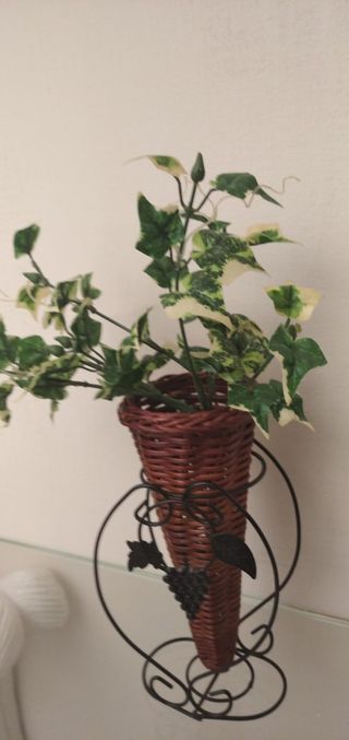 Cestino cono in paglia decorazione