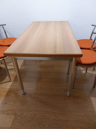 Tavolo cucina + 4 sedie +3 sgabelli