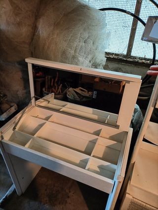 Mobiletto porta trucchi 