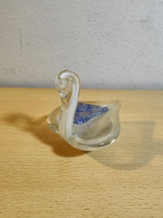 Soprammobile in vetro a forma di cigno