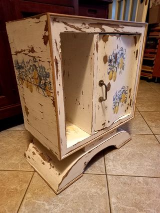 mobiletto stile shabby