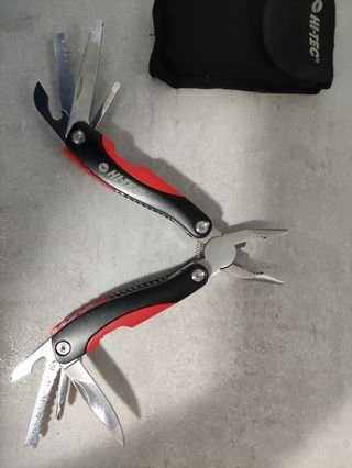 coltello multiuso tipo leatherman