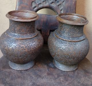 Coppia di antichi vasi in rame 