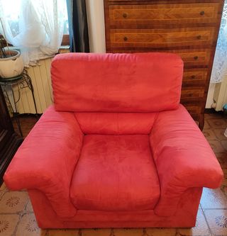 due poltrone uguali