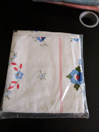 tovaglia tavolo in puro cotone fondo bianco