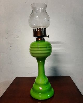 Lume ann 40/50 ad olio,tutto in vetro opalino 