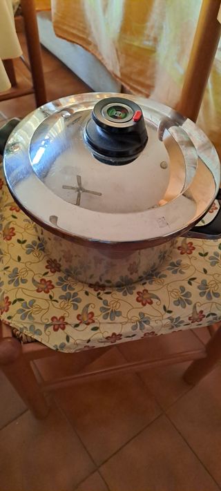 Pentola AMC con coperchio Secuquick